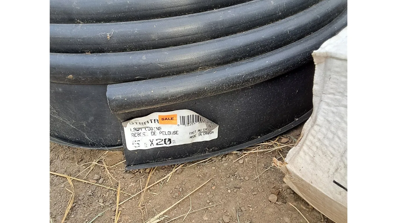 **Various Sizes of Lawn Edging & Canron 3/4" 75 PSI Pipe- Approx. 26.5 ...