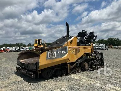 2014 Cat AP1055E Track Asphalt Paver - Aucteeno