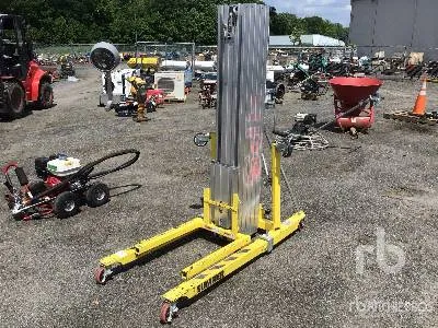 2020 Sumner 2025 Material Hoist - Aucteeno