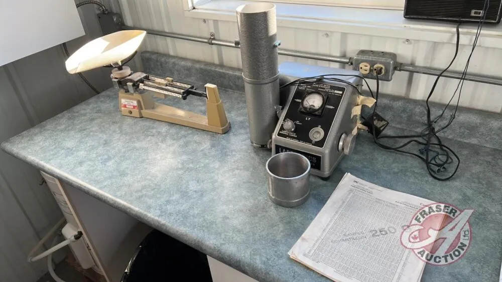 Labtronics 919 moisture metre with scale and charts - Aucteeno